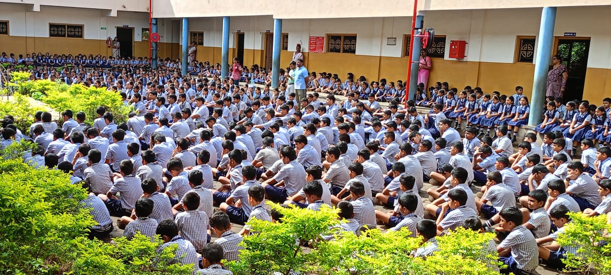 “Cyber Jagrit Bharat” 2025: Champions Cyber Safety with Awareness Programme – SDM English Medium ...